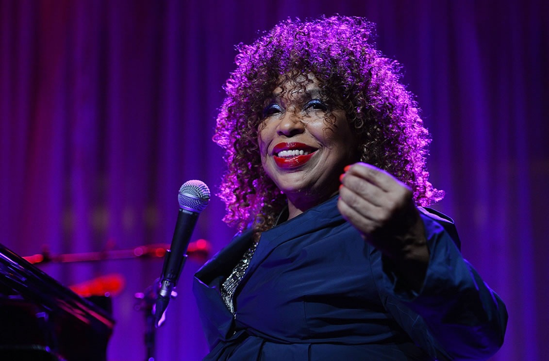 Roberta Flack, cantante del éxito 'Killing Me Softly With His Song ...