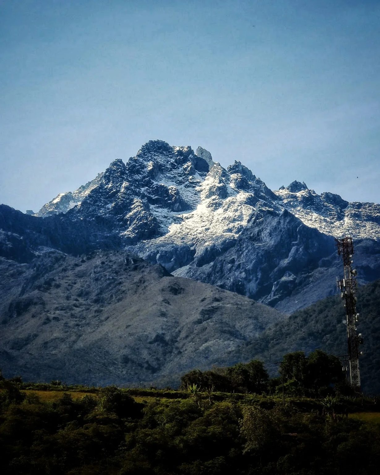 El Pico Bolívar amaneció cubierto de nieve
