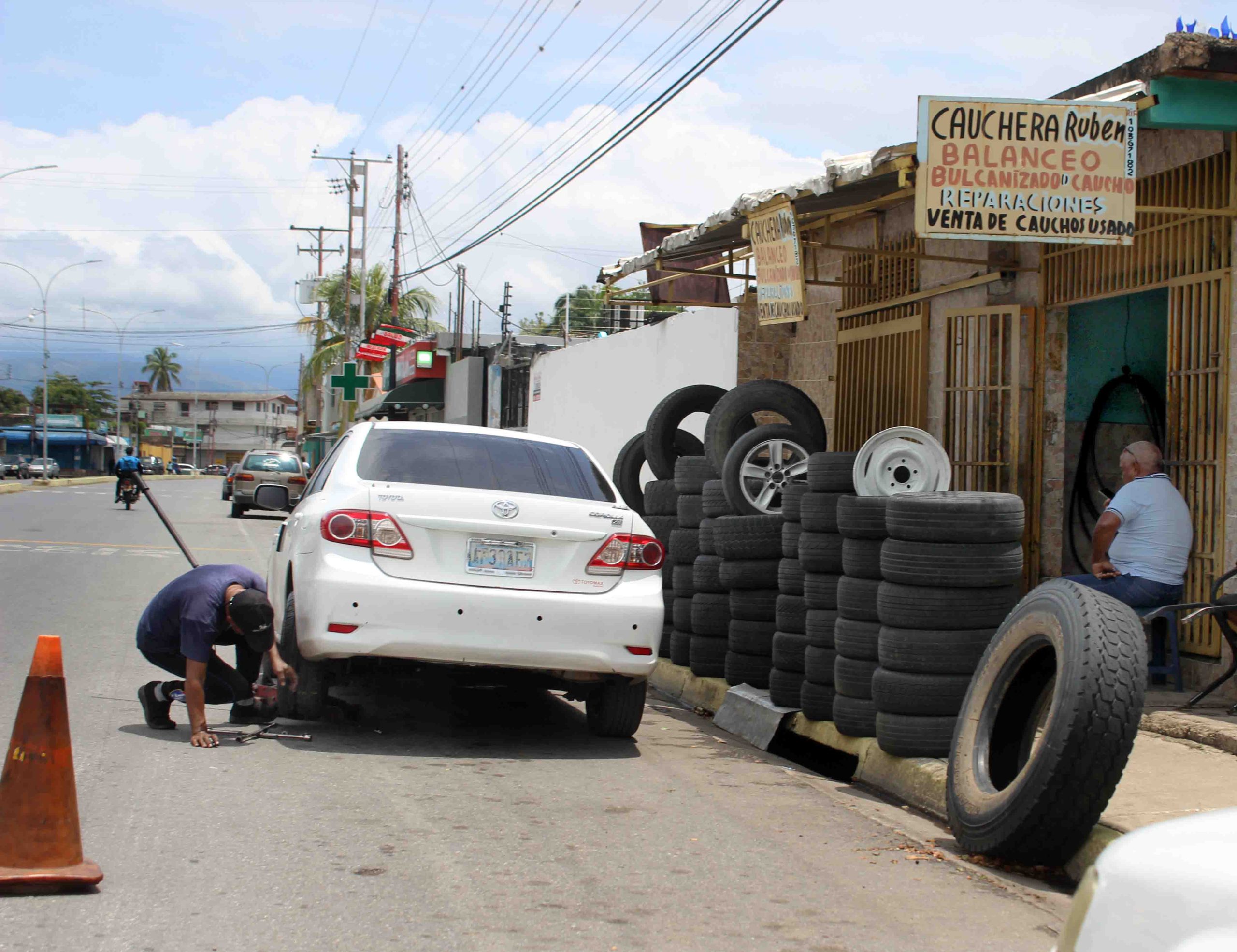 Caucheros mantienen su labor pese a la crisis