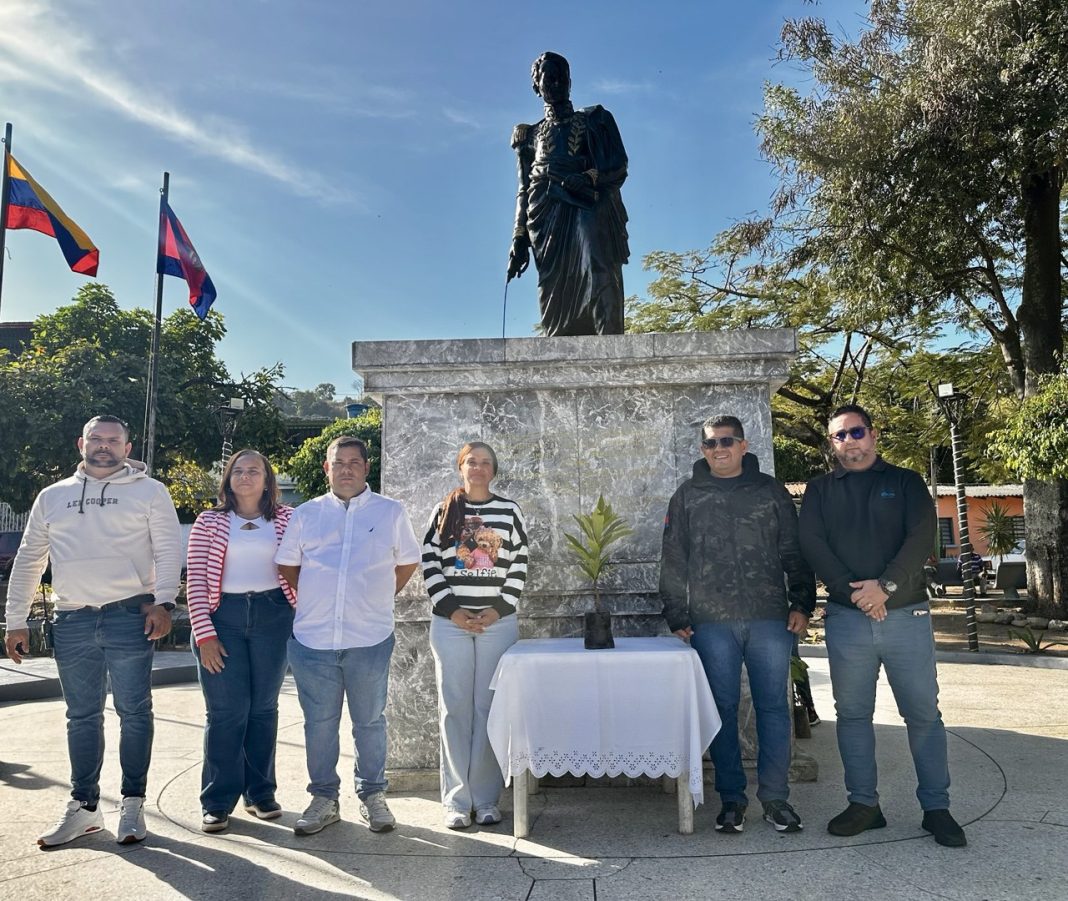 Ribas ofrendó al Padre de la Patria Simón Bolívar