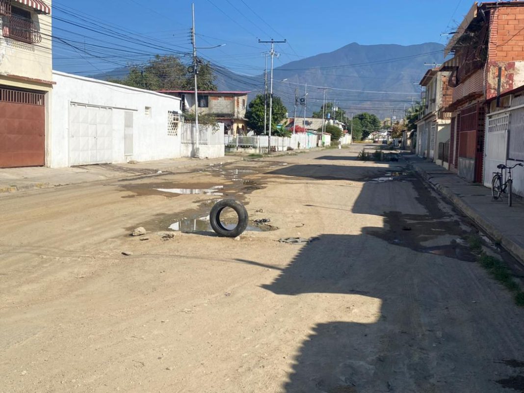 Sin agua y con las calles deterioradas viven los vecinos de José Félix ...